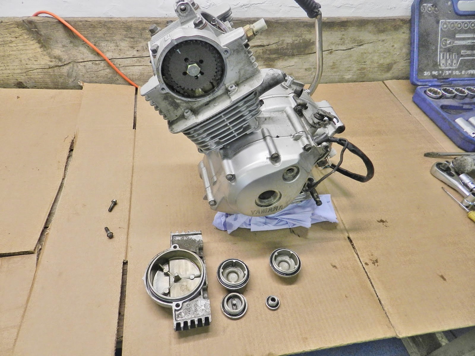 Yamaha YBR 125 Owner Blog : Yamaha YBR 125 complete engine strip down ...