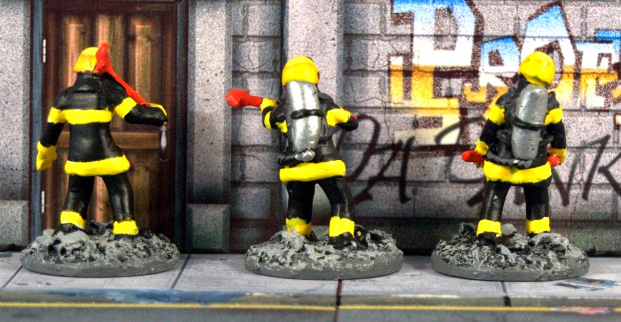 Vampifan's World of the Undead: Studio Miniatures Firemen 01