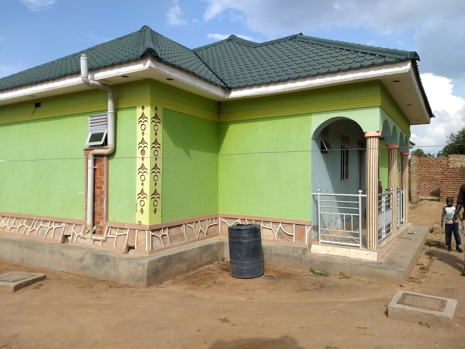 Fader 7 in Uganda: House Hunters - Ugandan Style