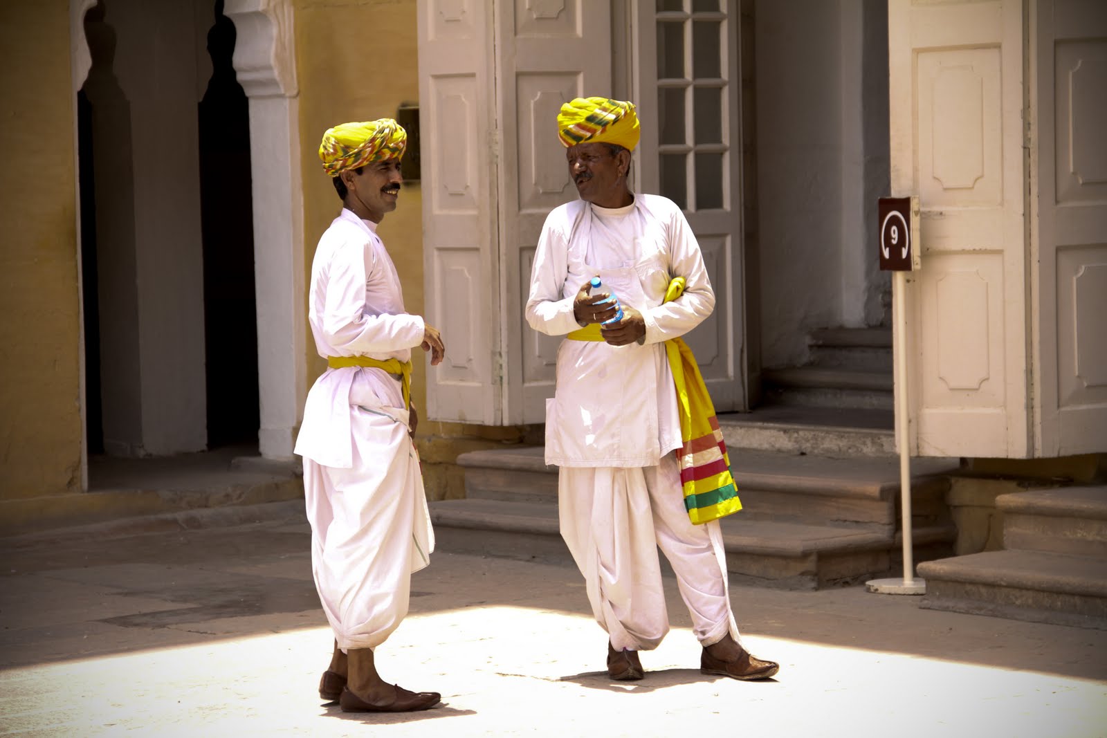 Wandering Threads: [ TYING TURBANS ] Colours of Rajasthan