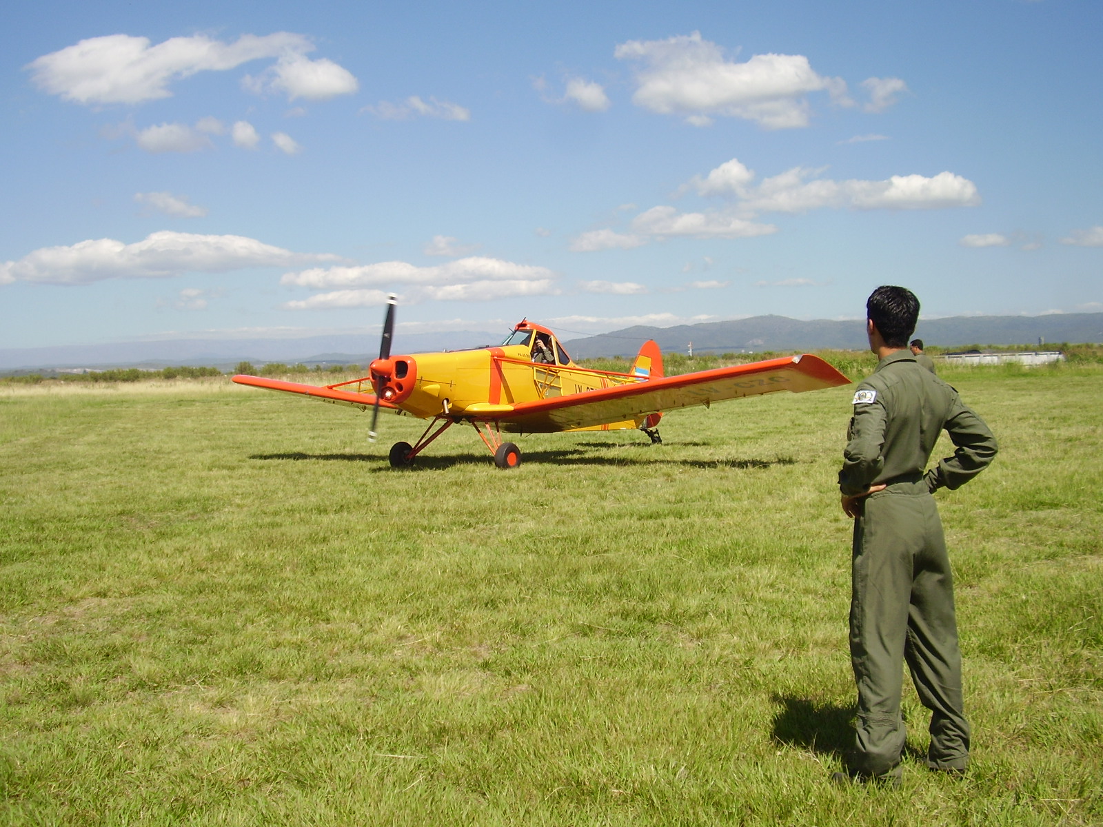 CULTURA AEREA: El PA-25 Puelche, nuevo remolcador para la Escuela de ...