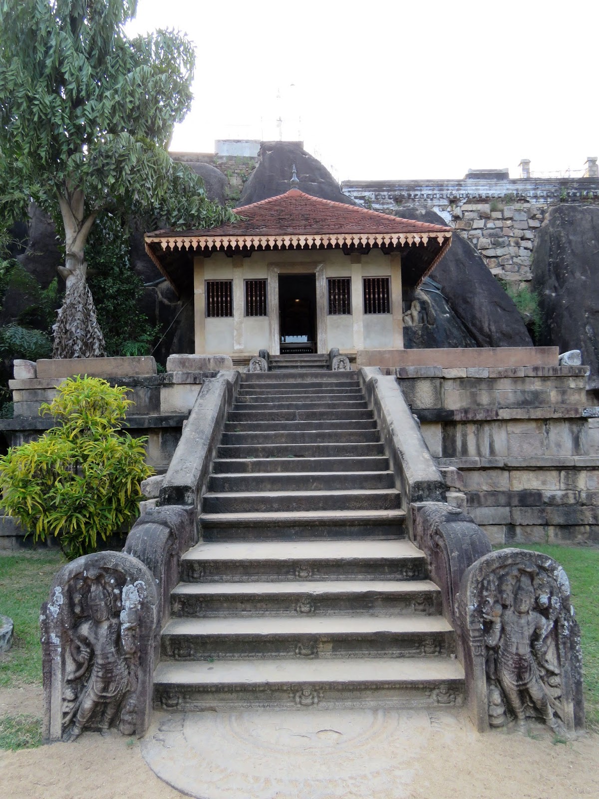 ANICCASIGHT: Isurumuniya Rock Temple - Anuradhapura