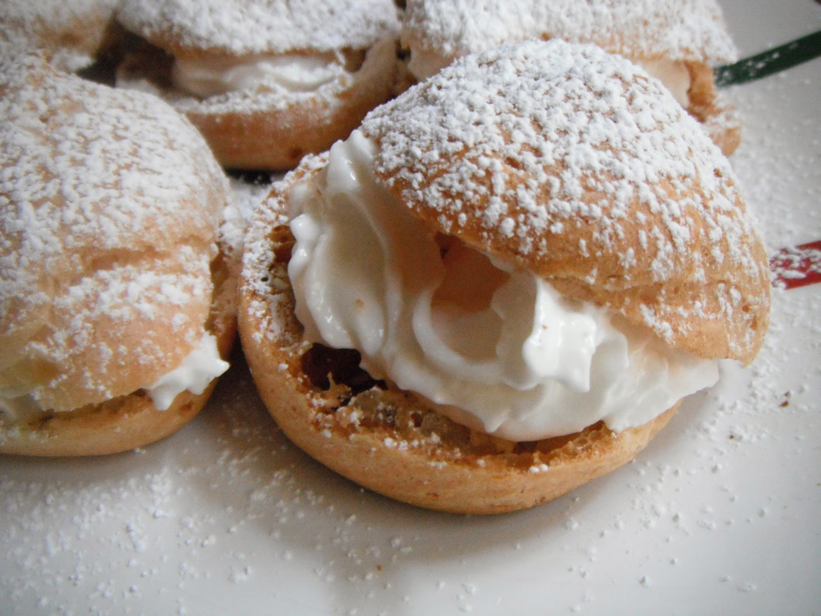 Food Obsession: Mini Cream Puffs on The Weekend