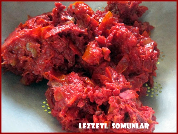 LEZZETLİ SOMUNLAR : DOMATES KALINTILARINDAN SALÇA YAPIMI