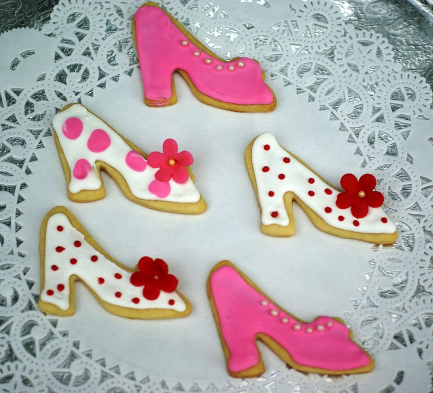 Two Boys and a Beagle: More Cookies!! High Heel Cookies!
