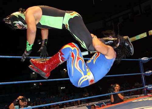 Lucha Libre Porra Fresa: Psicosis va por el campeonato de Dorada