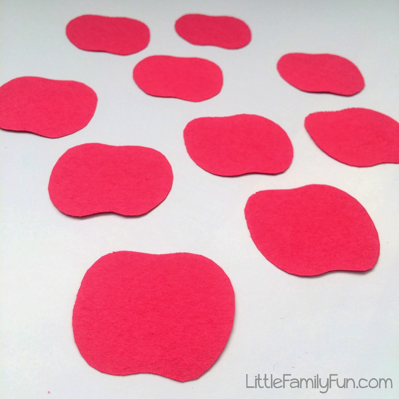 Little Family Fun: Ten Apples Up On Top Craft (Dr. Seuss Book & Craft)