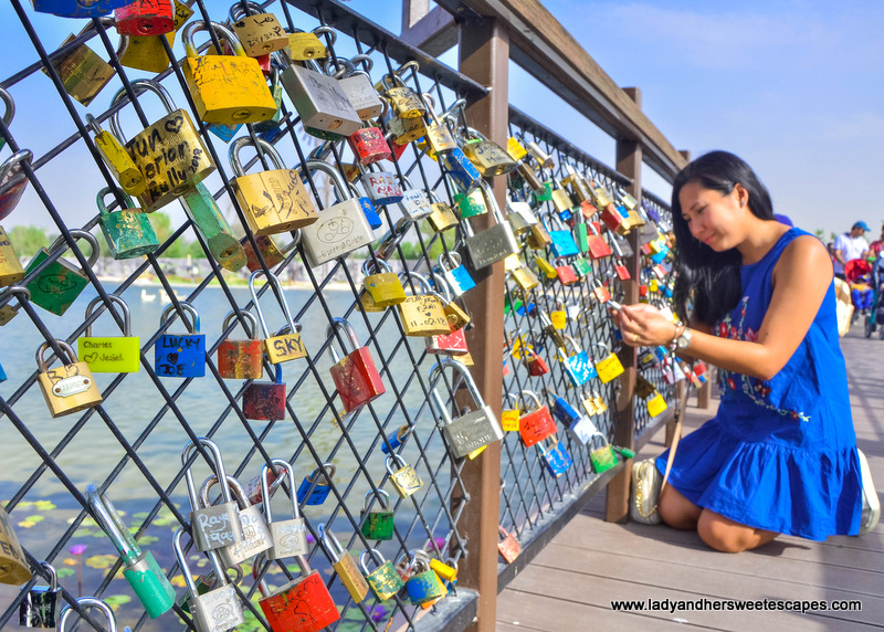 The Yard in Last Exit Al Khawaneej: Of Love Locks and Food Trucks ...