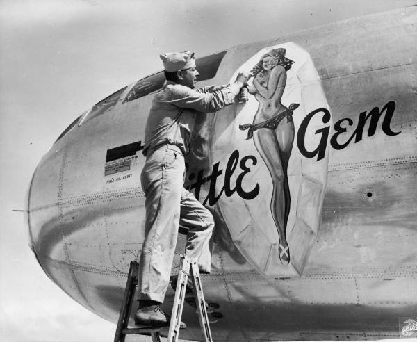 Soldiers With Their Favorite Pinup ~ Vintage Everyday
