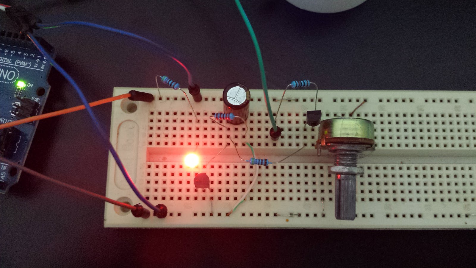 Fabiano Arndt: Eletrônica - Led com efeito fade in / fade out