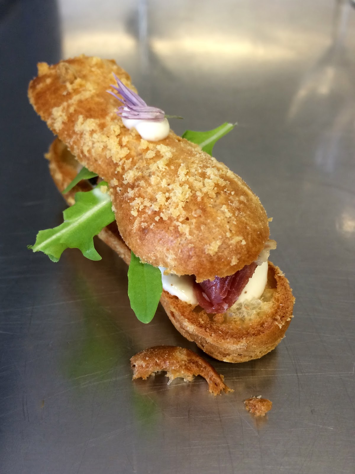 Hartige eclair zoals een broodje smos - Hap en Tap