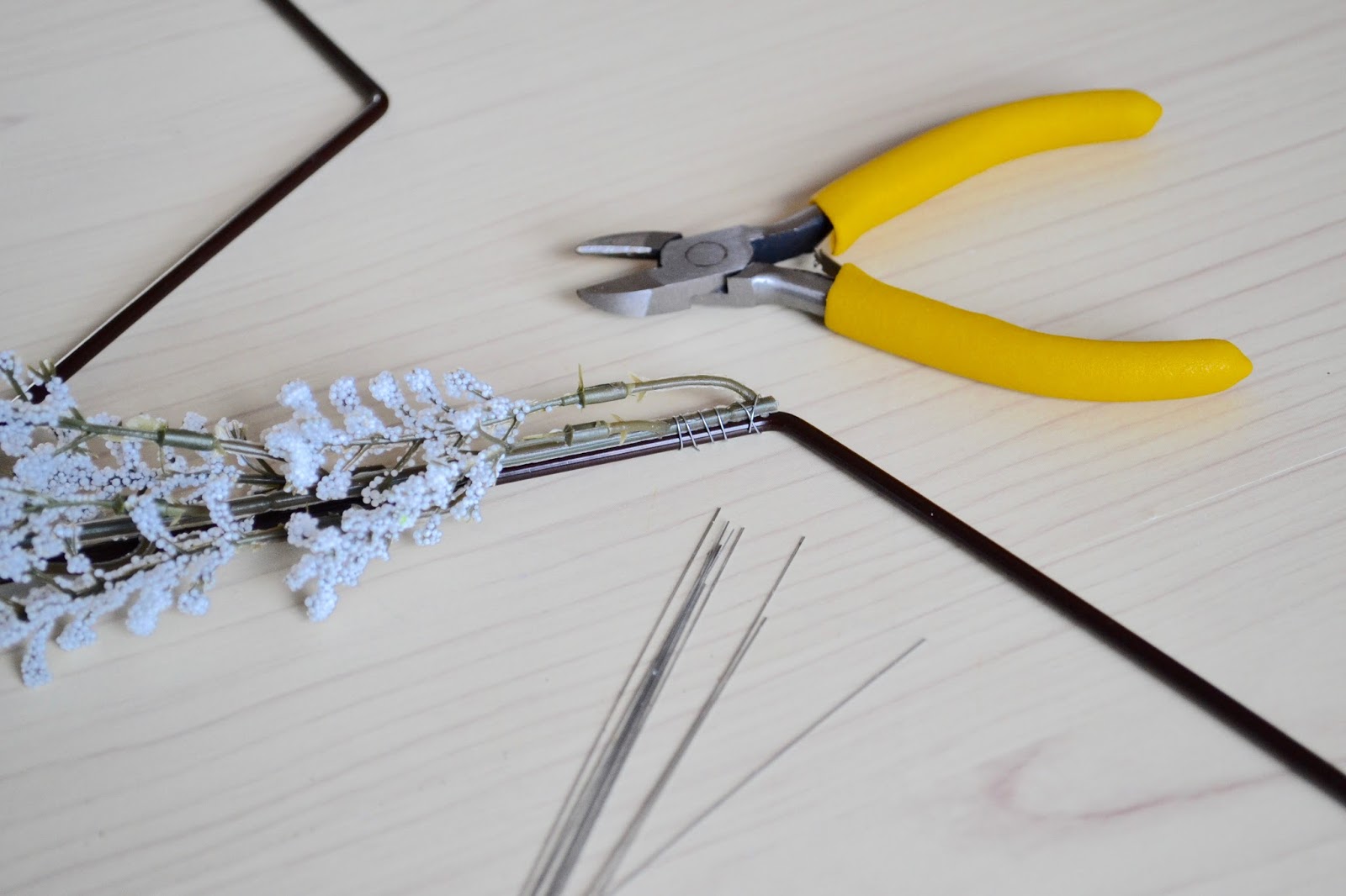 DIY Christmas | Wire Star Wreath | The Things She Makes