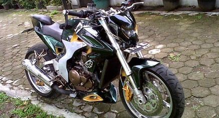 Modifikasi Terbaru Yamaha Scorpio Z Bergaya Touring dan Thailook Velg ...