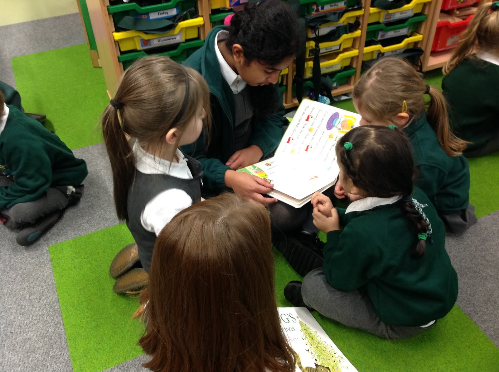 Suttons Primary School: Buddy Reading - Reception Green Class and Year 5KR