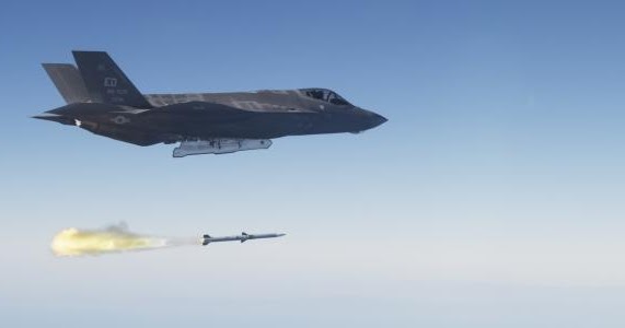 F-35A LANÇA PRIMEIRO AMRAAM (M1245 - 322PM/2013) ~ PÁSSARO DE FERRO