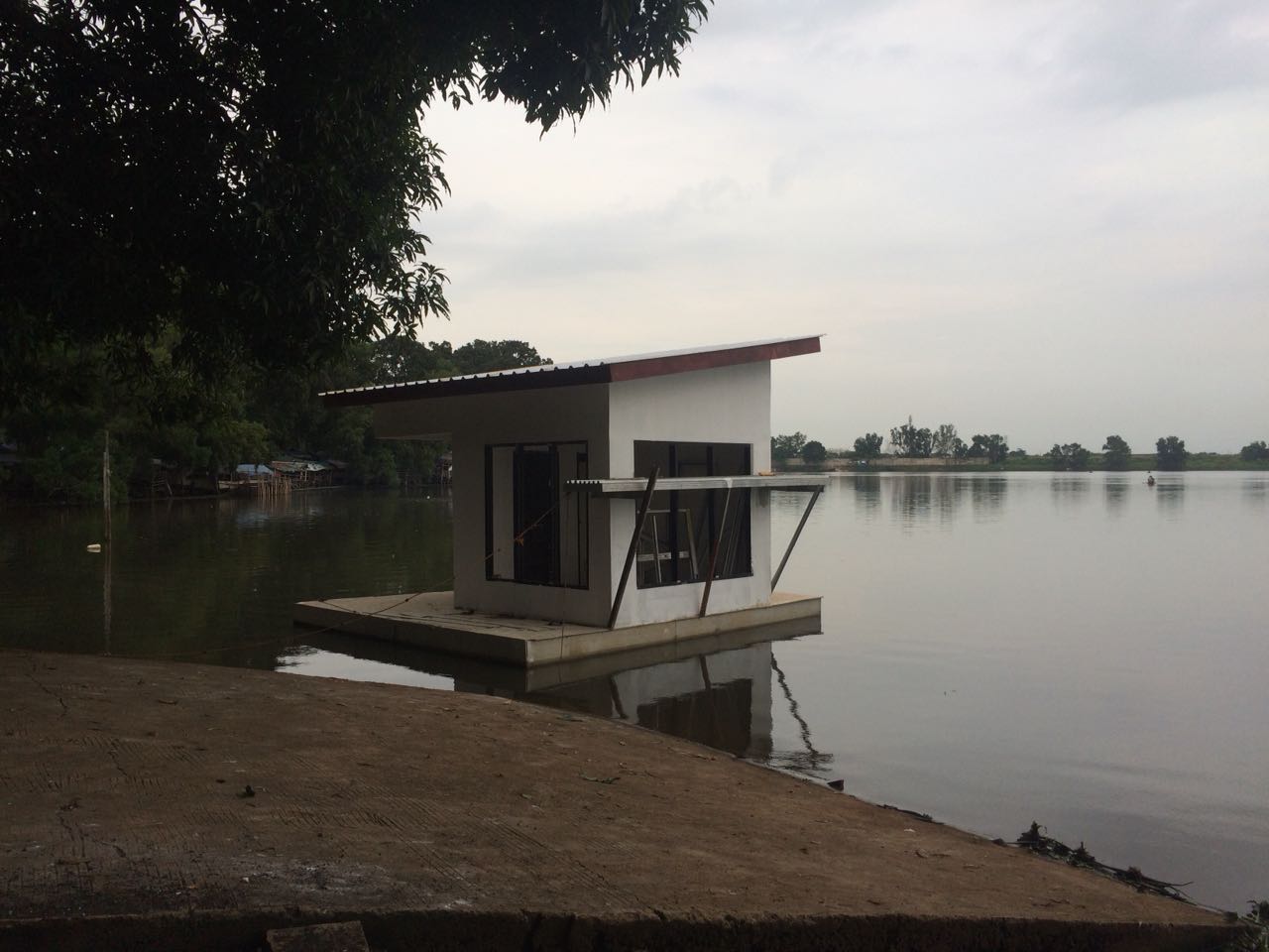 Membuat Rumah PreFab: Floating Cottage / Rumah Apung