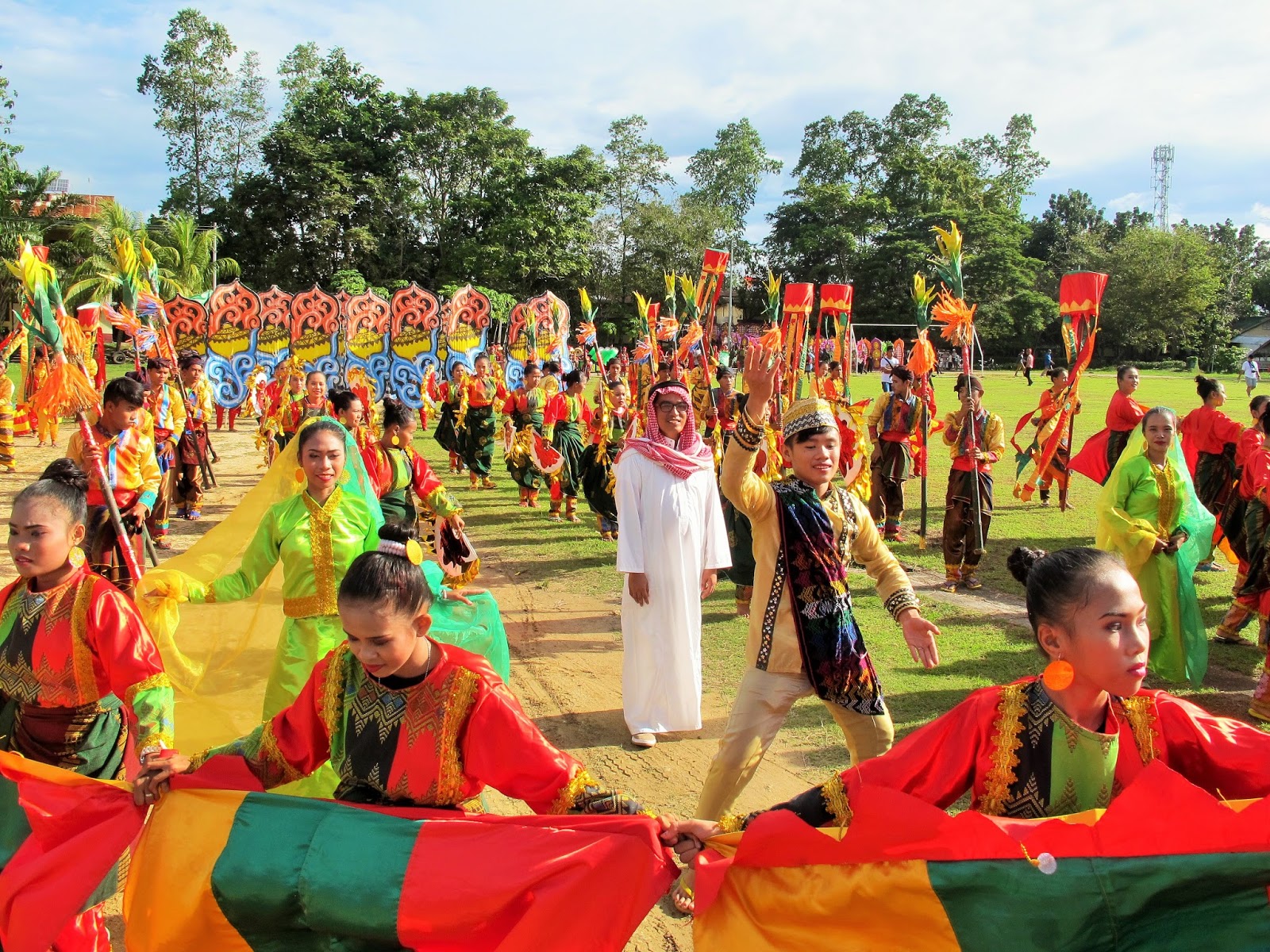 Gridcrosser: Native Mindanao Textiles Add Colors to Cotabato City's ...