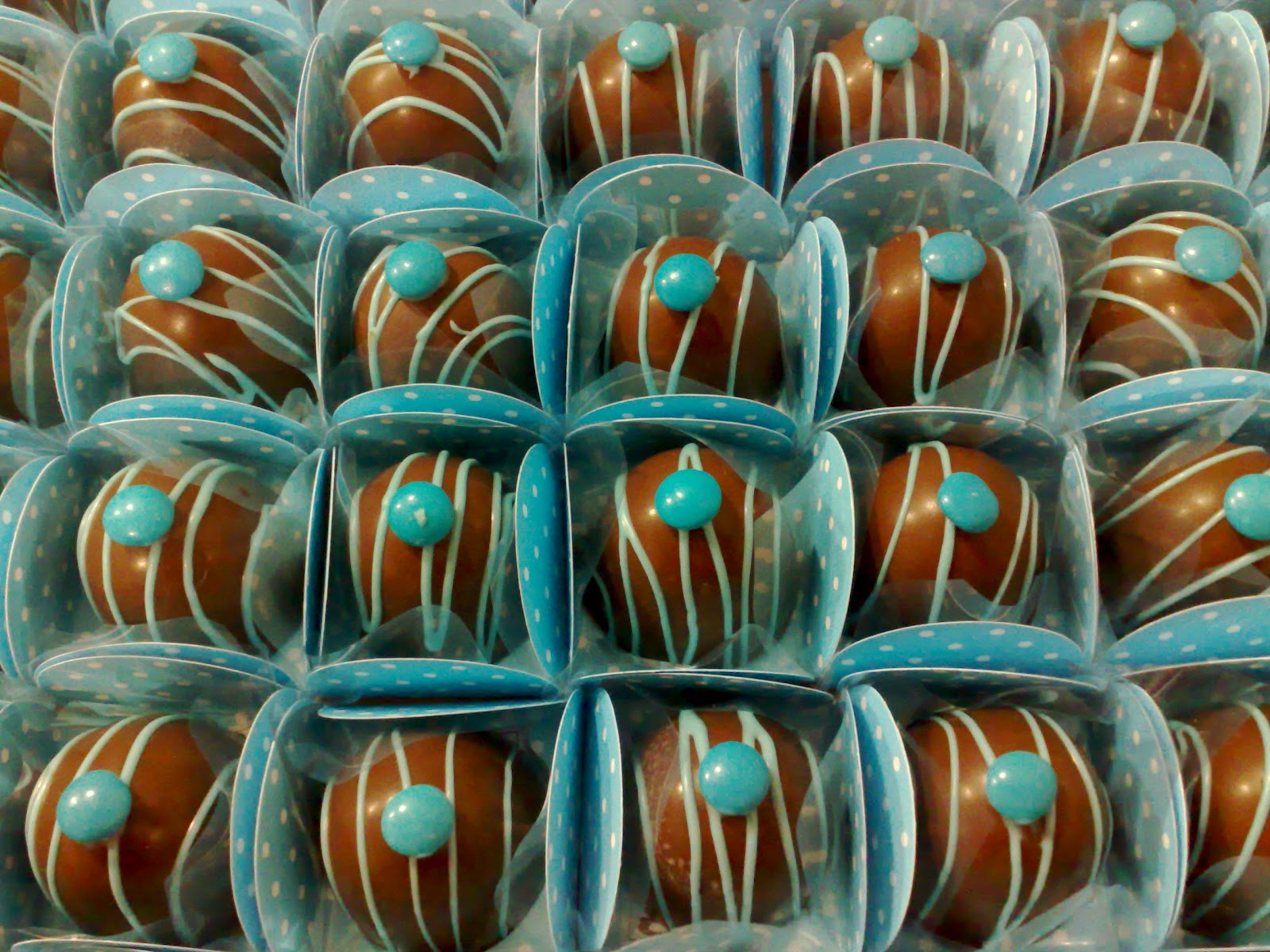 Chocolate's & Sabor: Bombons azul com branco- Tema: Batizado.