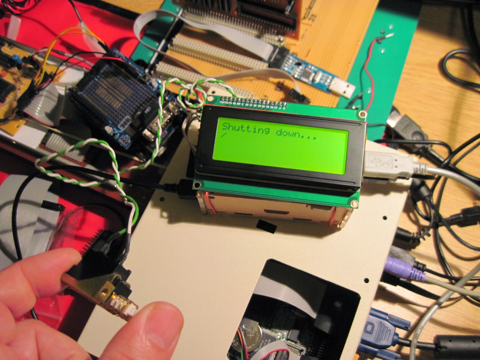 Homebrew Computers: Raspberry Pi, I2C LCD screen and Safe Power Down ...