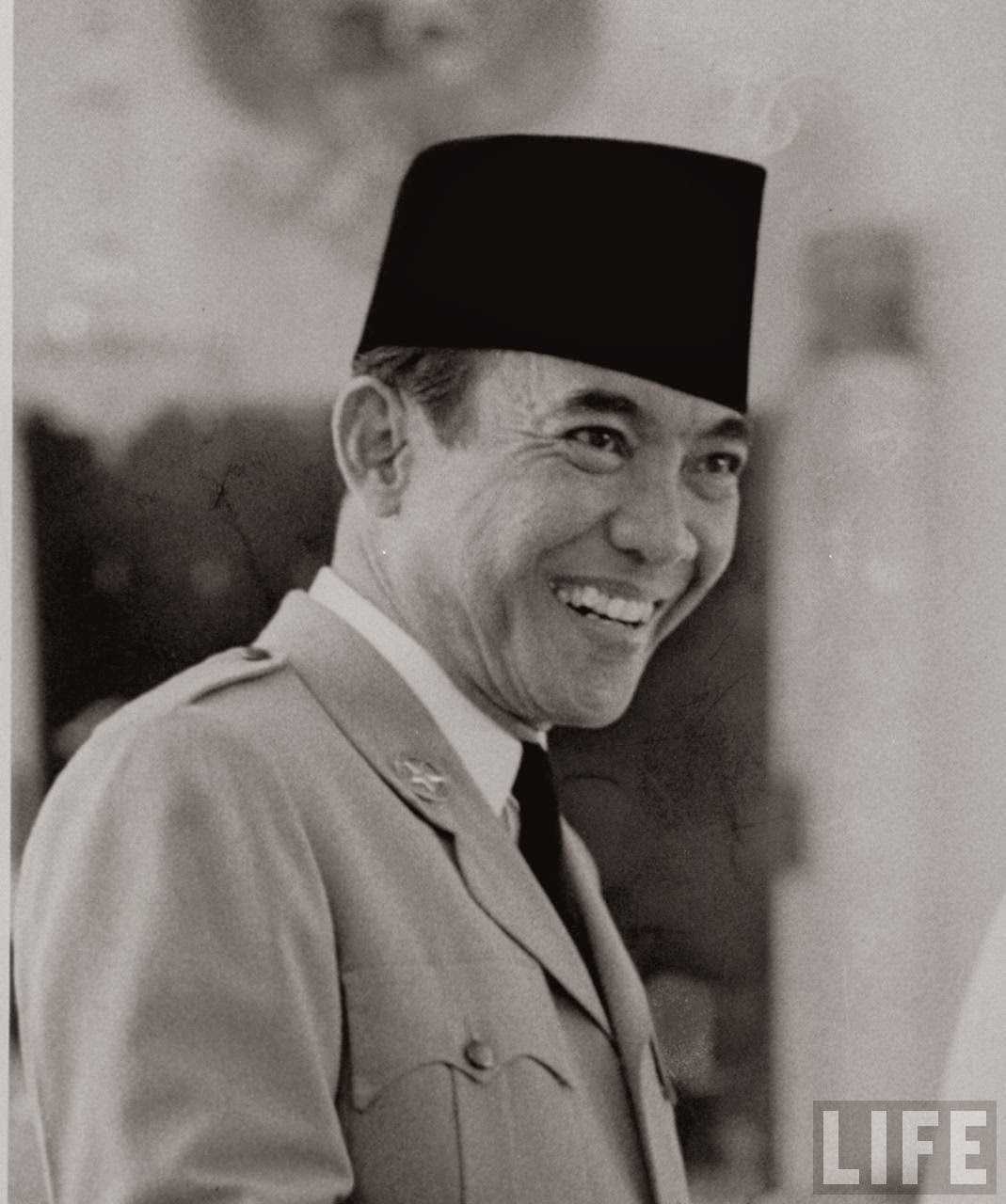 #planetaswan: Sukarno vs The Beatles
