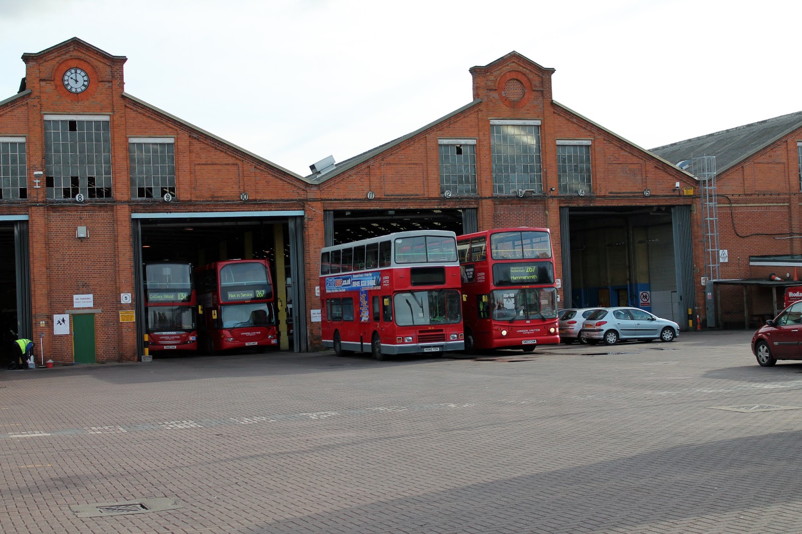 The Circle of London : London United Fulwell Garage [FW]