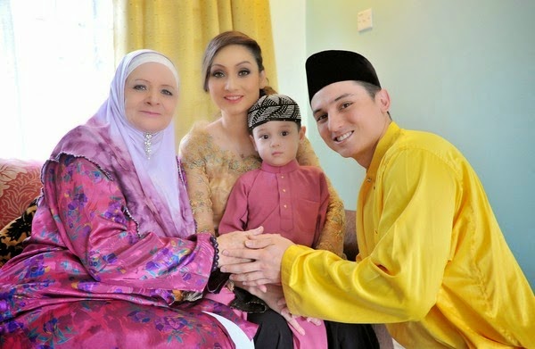 (6 Gambar) Wajah Sebenar Ibu Zain Saidin Didedahkan