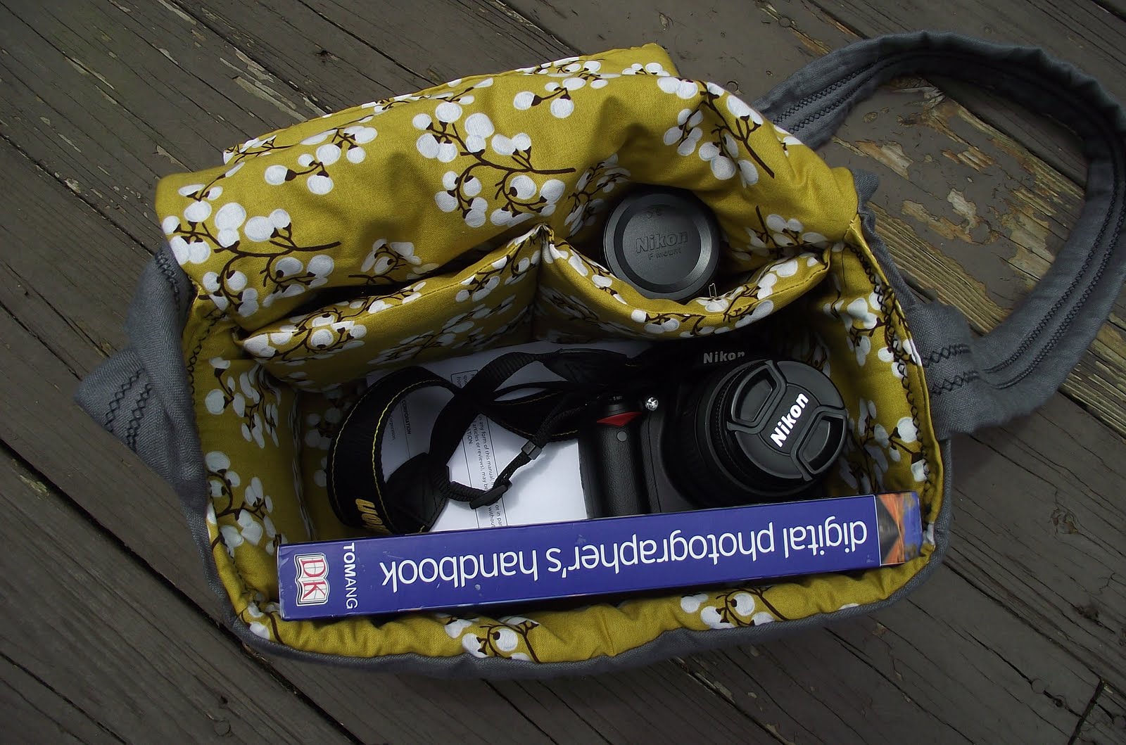 Sheila Atchley Designs: Beautiful, Feminine DSLR Camera Bag - Hand Made!