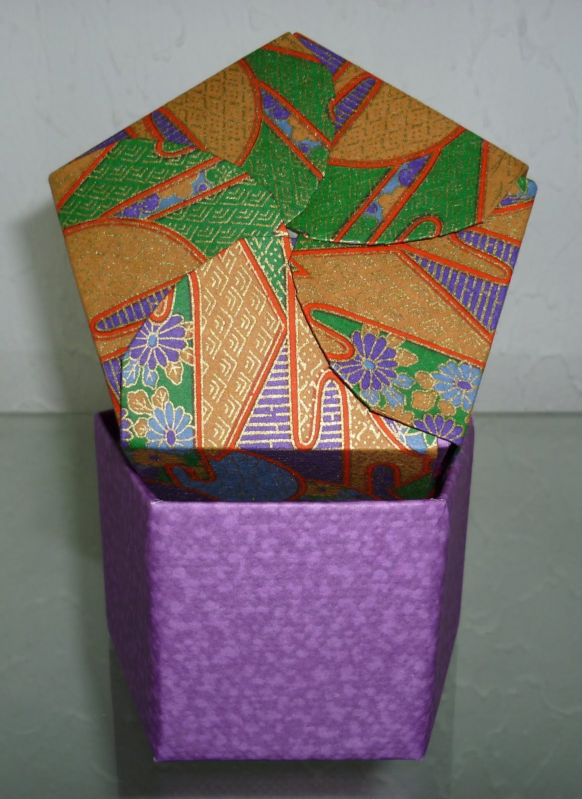 Kawaii Sutaffu: Caja pentagonal