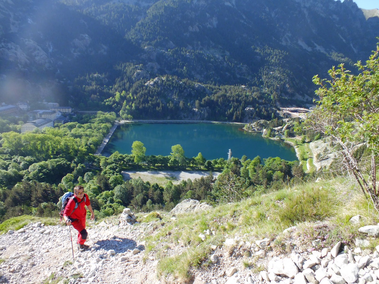 DE MONTAÑA EN MONTAÑA: ASCENSION AL GARMO NEGRO