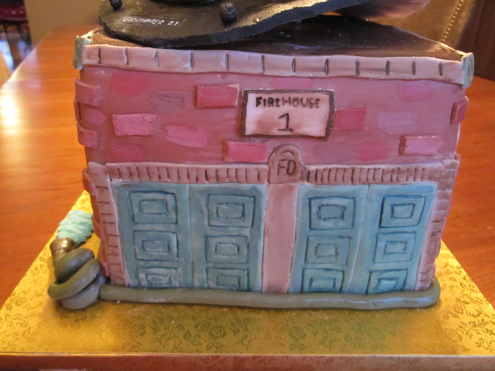 Dabblings of a Snarky Mom: Life is Piece of Cake