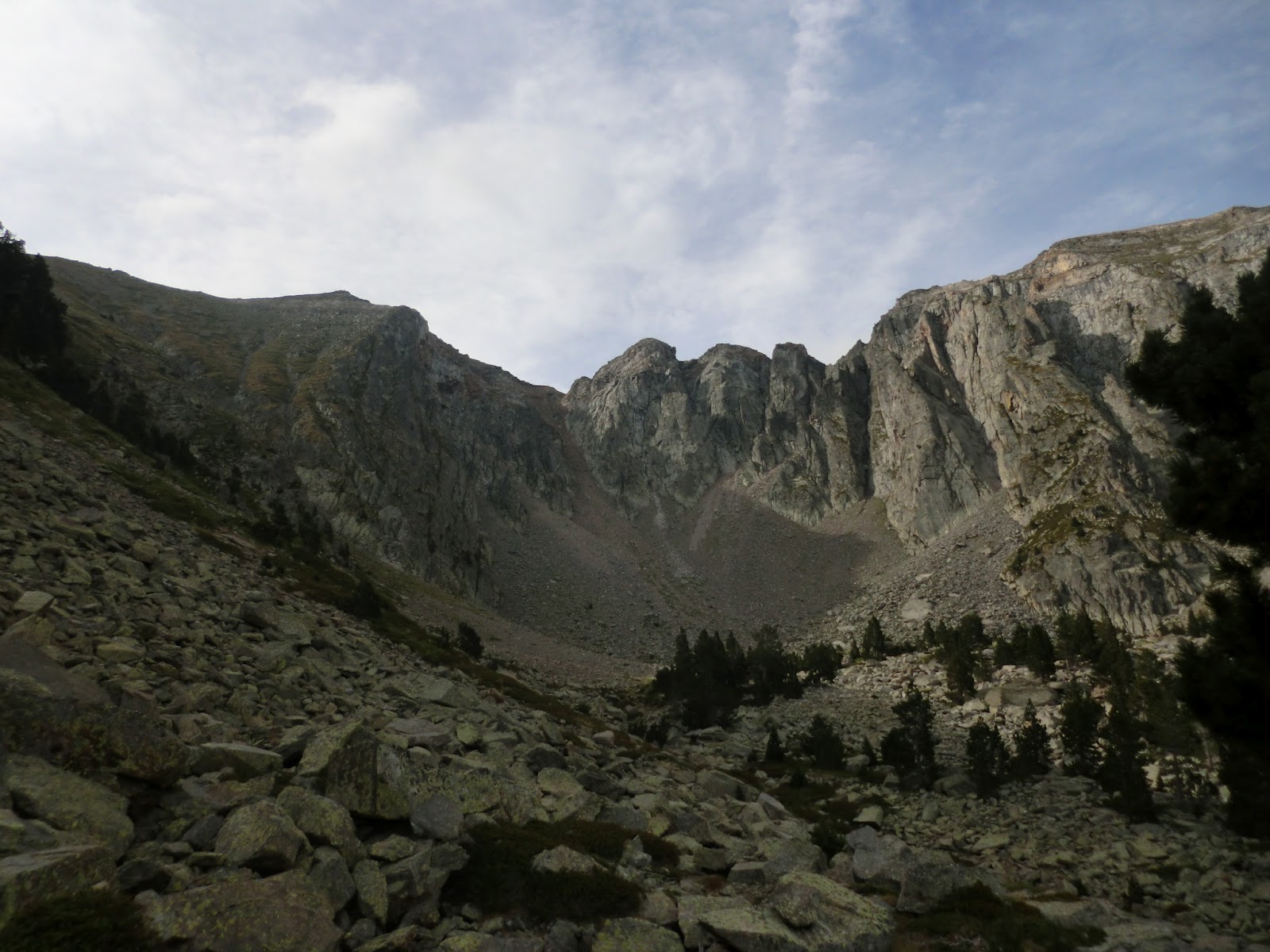 Finestra oberta: Cambra d'Ase ( 2.750m.) i Torre d'Eina ( 2.850 m.)
