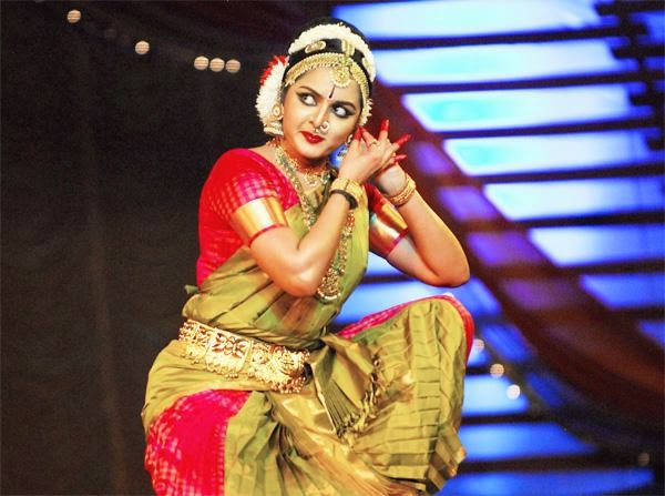 MANJU WARRIER THE DANCER - latestcuteactress
