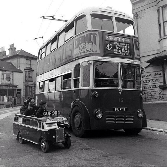 ZEPHYRINUS.: The World's Biggest Bus Has Been Seen In Brighton, England.