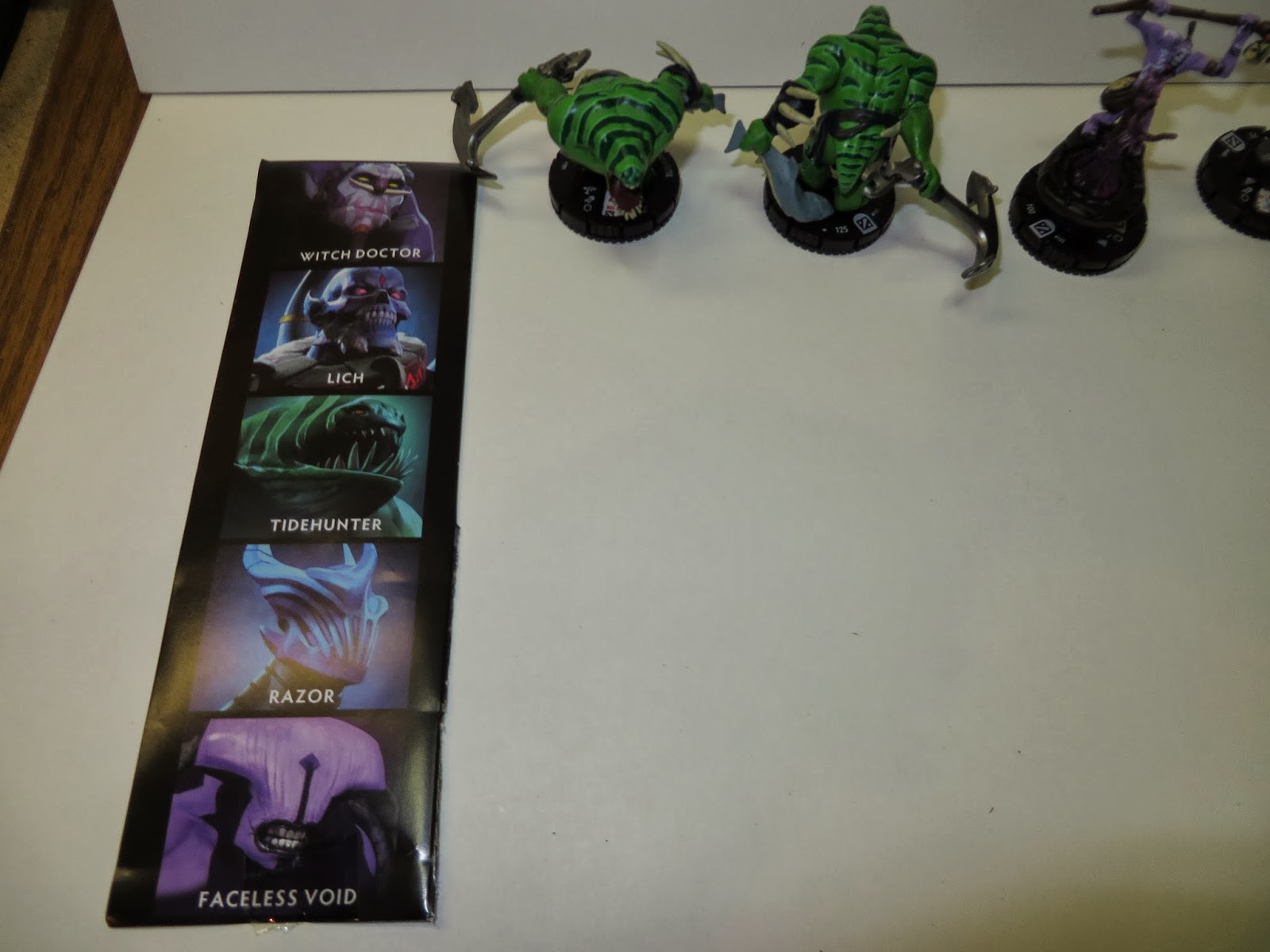 Real Minis: dota 2 heroclix wizkids starter in hand