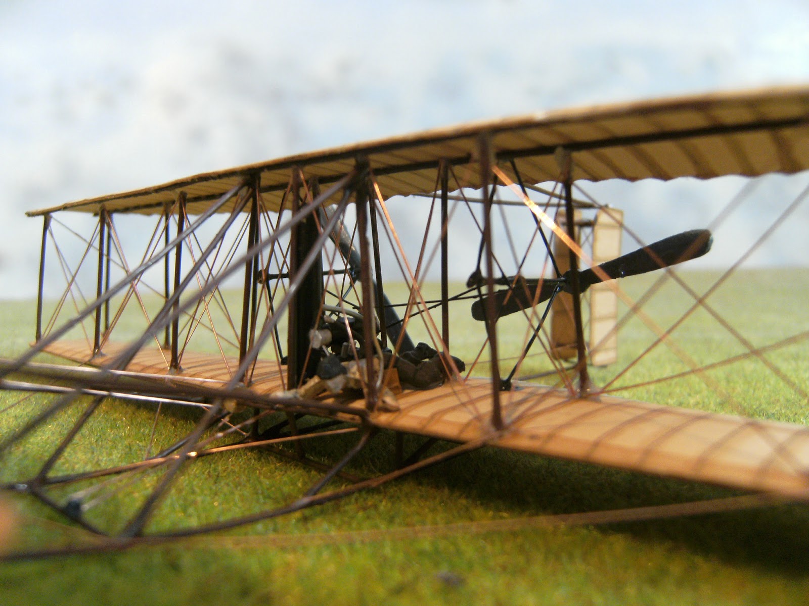 Happyscale-Modellbau: Wright Flyer - papermodel ( and wire ) 1:72