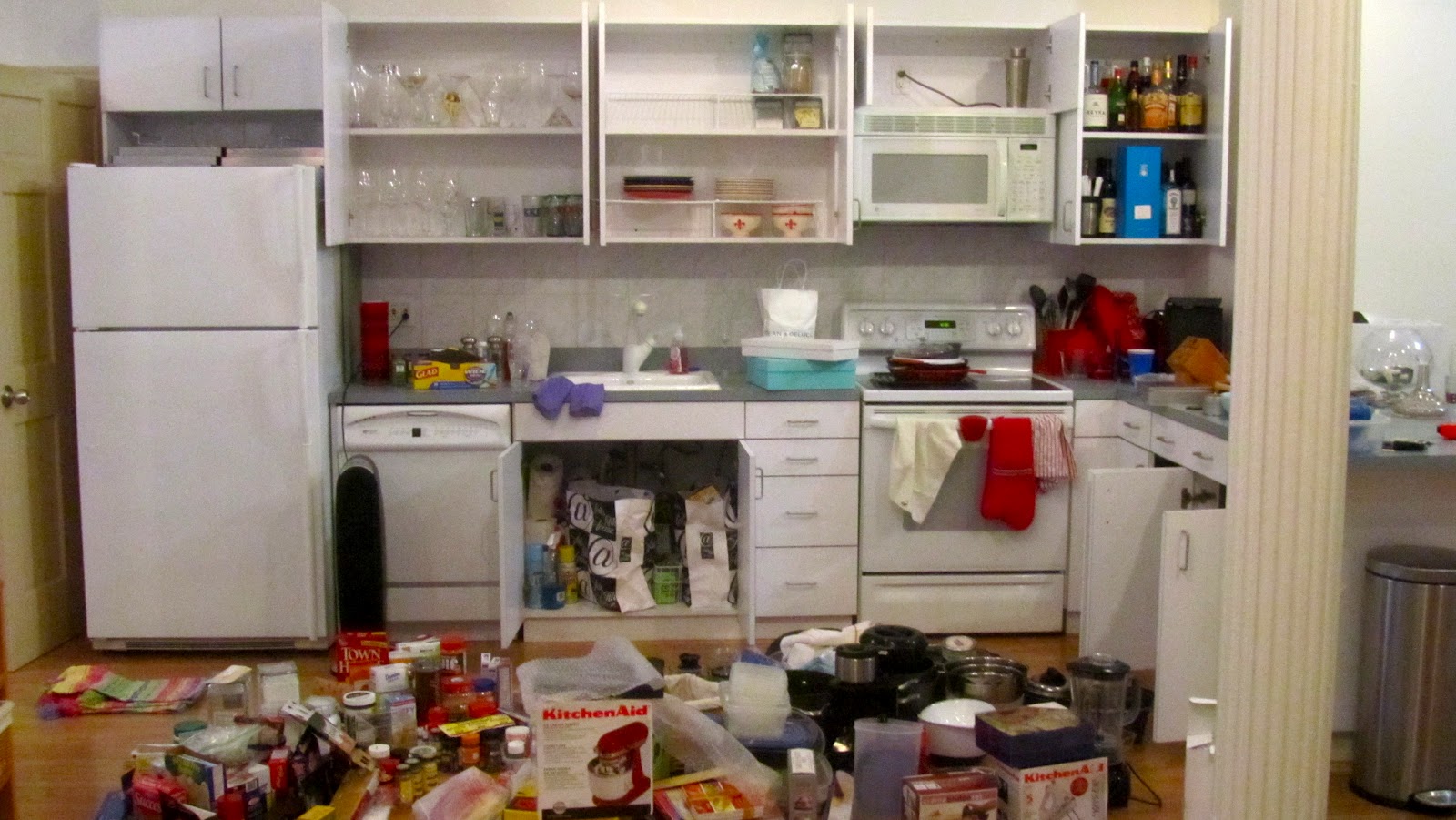 Appleshine: Appleshine: Unpacking a Kitchen (Part 2)