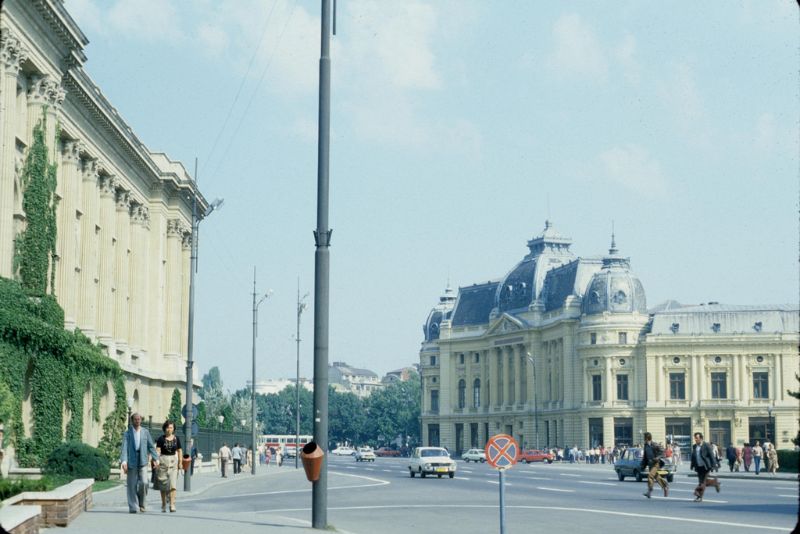 35 Color Pictures That Capture Street Scenes of Bucharest in the 1970s ...