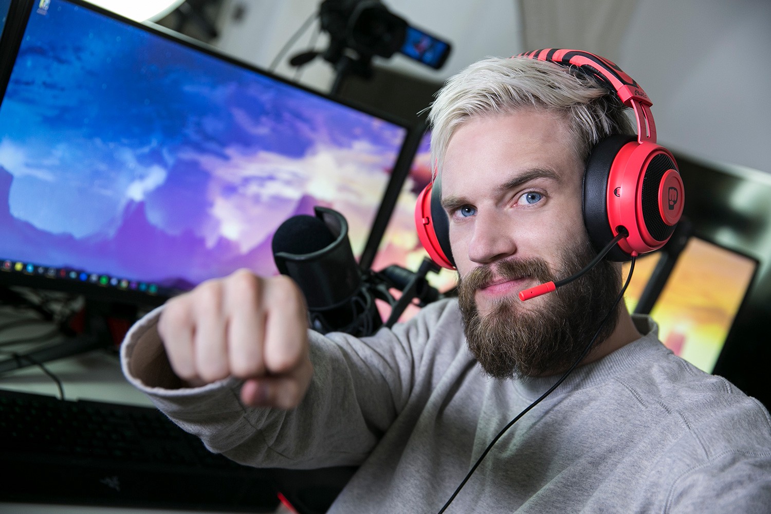 PewDiePie Wiki, Height, Age, Girlfriends, Family, Biography & Facts