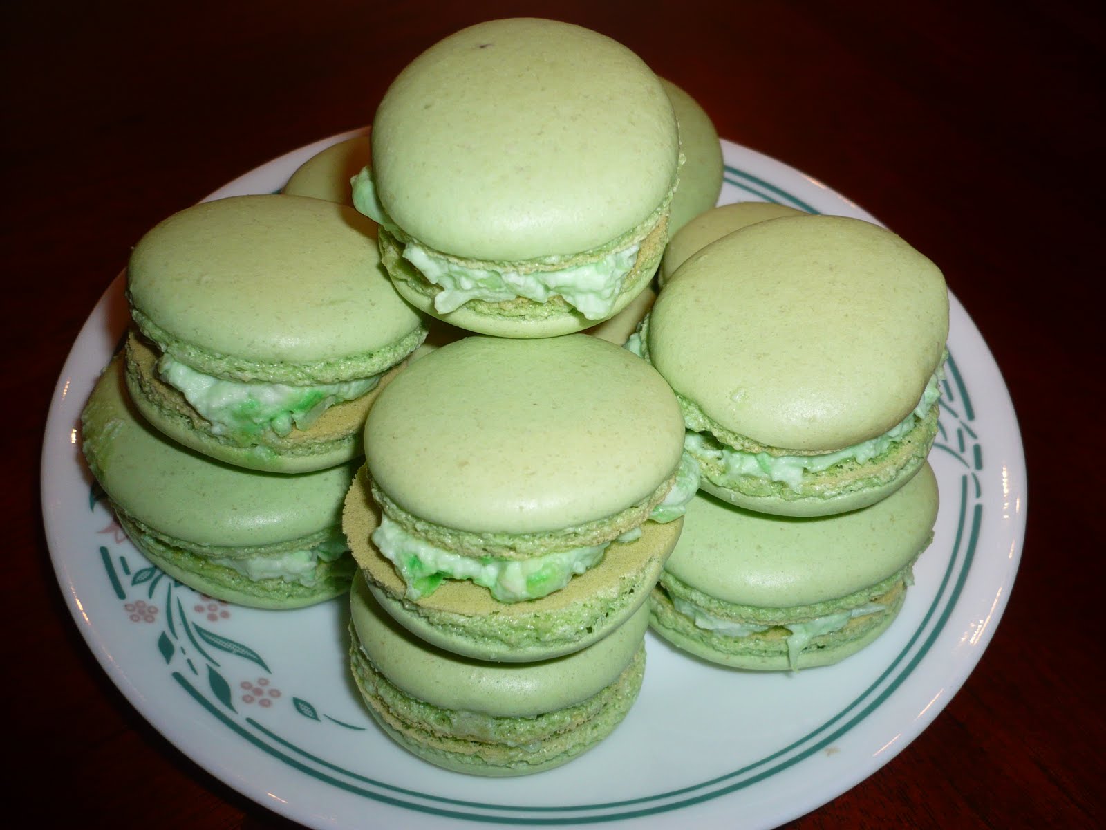 TrucVy-Zoe's Zone: Pandan Macarons with Coconut Filling