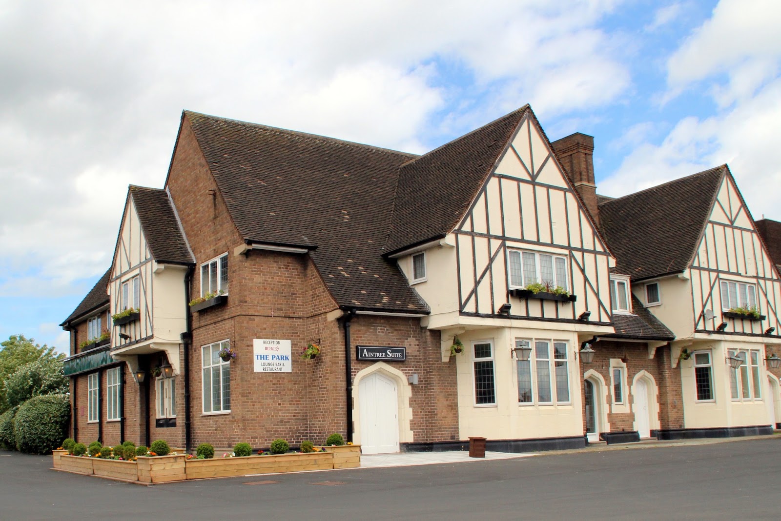 Wedding World Photography: The Park Hotel, Netherton. Liverpool wedding