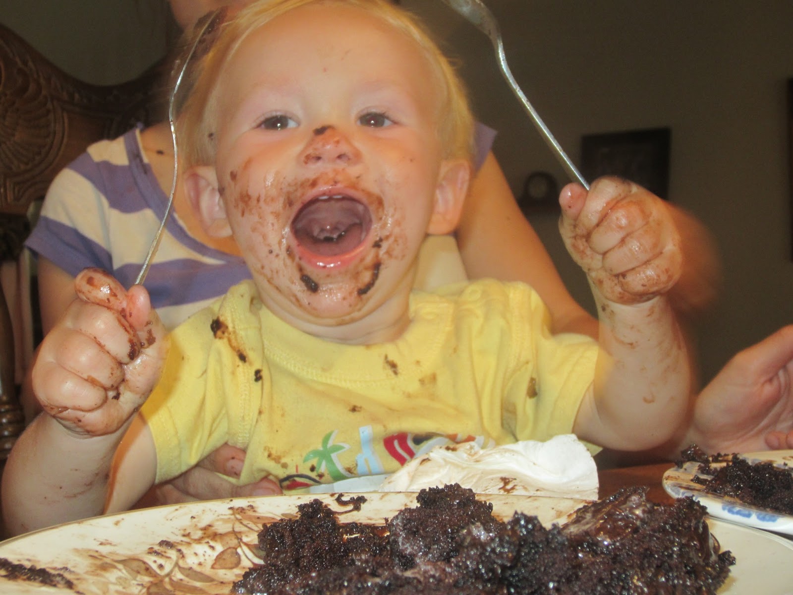 Loving Leah, Tommy, Nic and Kenny: Mmmmm....Chocolate Cake
