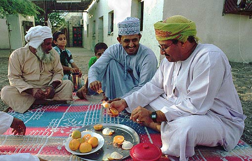 Random Life: Slippery facts of traditional Omanis & Oman