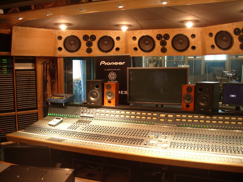 DIÁRIO DOS BEATLES: AIR Studios, fundado por George Martin, vai à venda