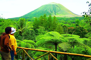 Travelplus Indonesia: Gunung Lokon Meletus, Lagi Cari Perhatian Gunung ...