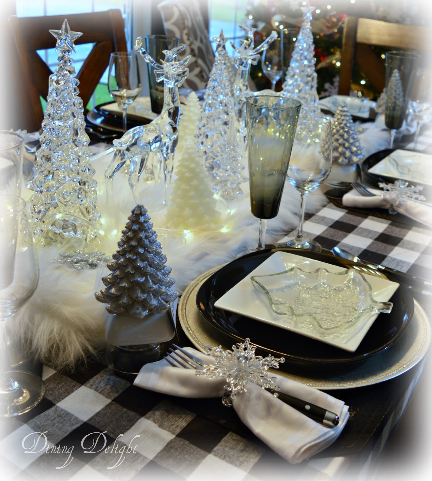 Dining Delight: Buffalo Check Goes Upscale Tablescape