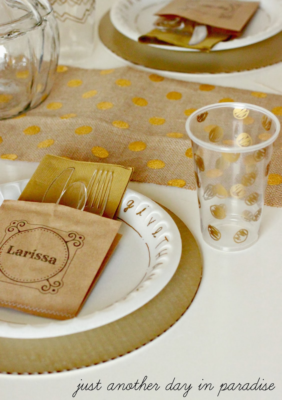 Larissa Another Day: Simple and Pretty Disposable Thanksgiving Place ...