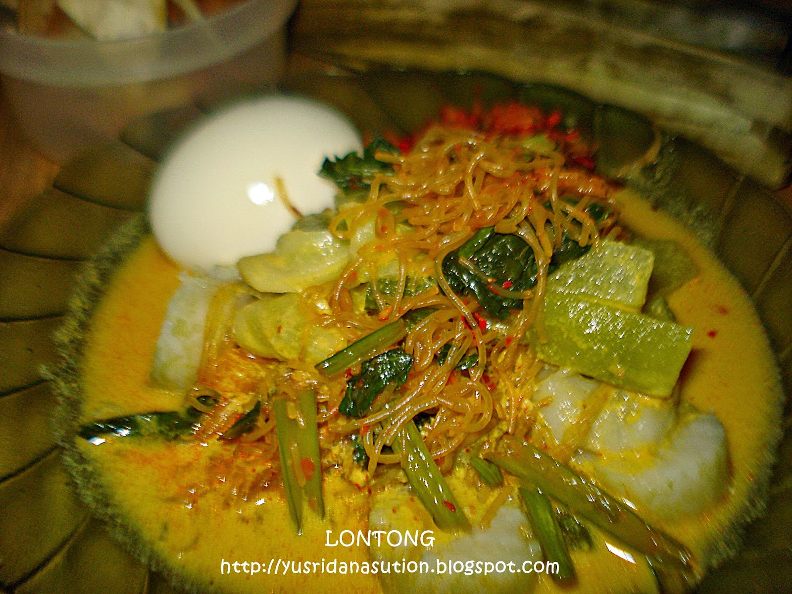 YUSRIDA NASUTION: LONTONG MEDAN