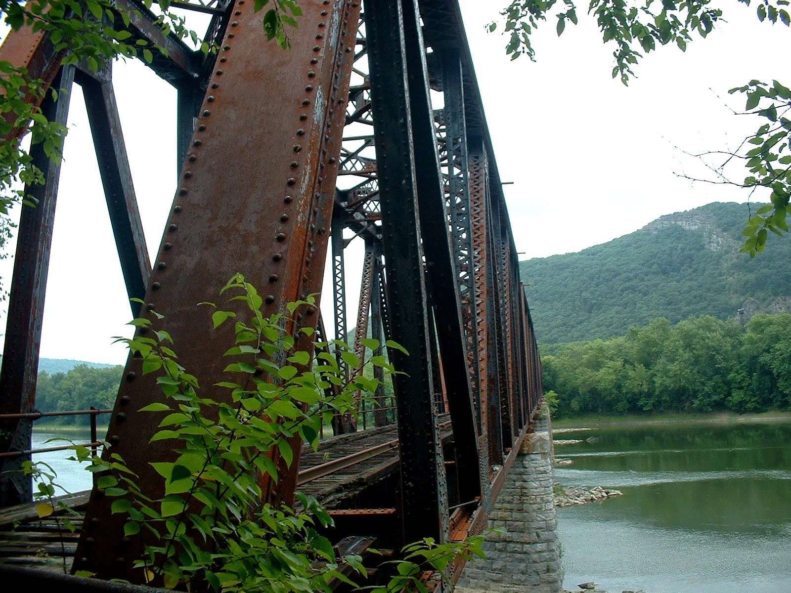 Frank's Place: Abandoned Lehigh Valley Railroad Bridge