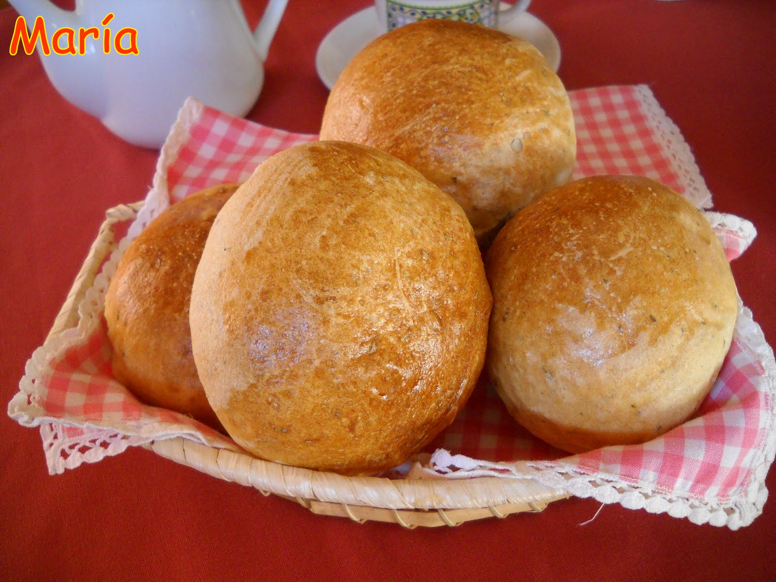 EN LA COCINA: BOLLITOS DE PAN CON TOMILLO