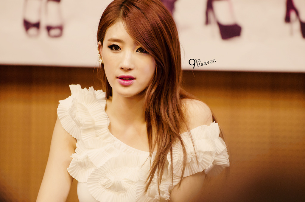 Nine Muses : 130622 Nine Muses - Wild Goodbye Fansign@Moon Hyuna PART 1
